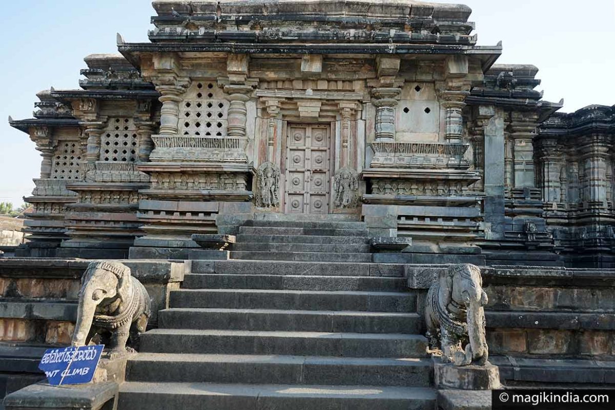 Belur (Beluru), city of the "handsome Vishnu" - MAGIK INDIA