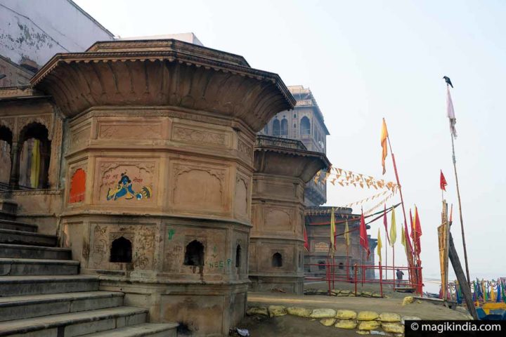 Vrindavan dances for Lord Krishna - MAGIK INDIA