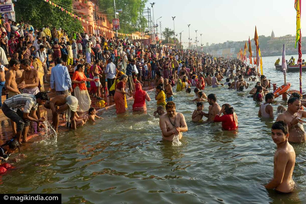 Kumbh Mela, le plus grand pèlerinage au monde - MAGIK INDIA