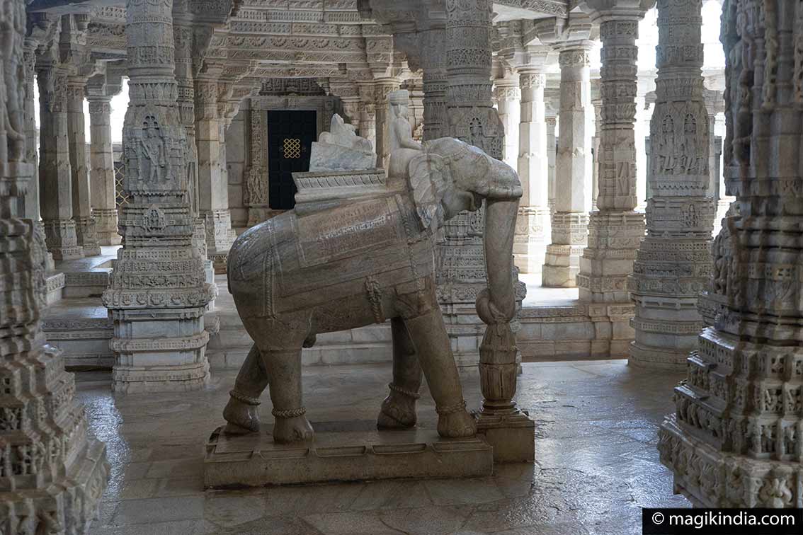 Ranakpur et sa merveille aux 1444 piliers - MAGIK INDIA