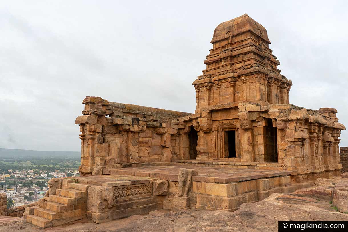 Badami, ébauche des premiers temples hindous - MAGIK INDIA