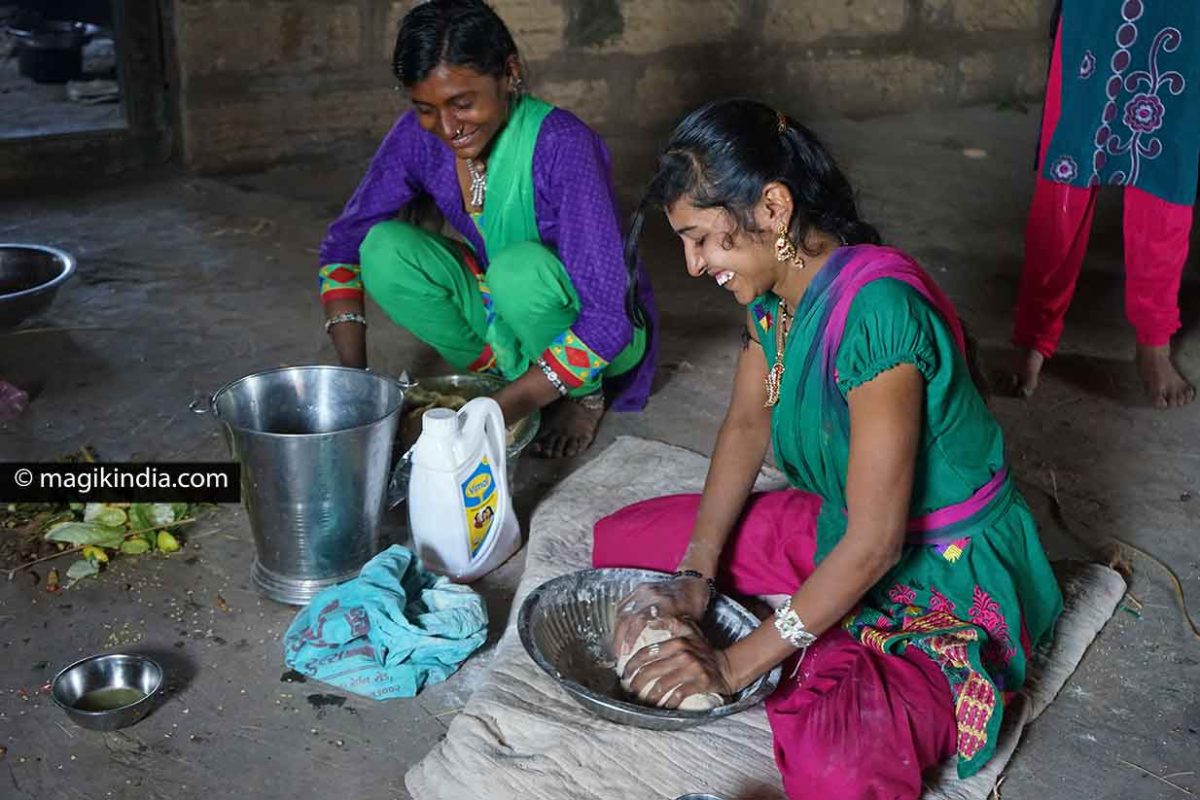 A day at Pingleshwar Mahadev temple - MAGIK INDIA