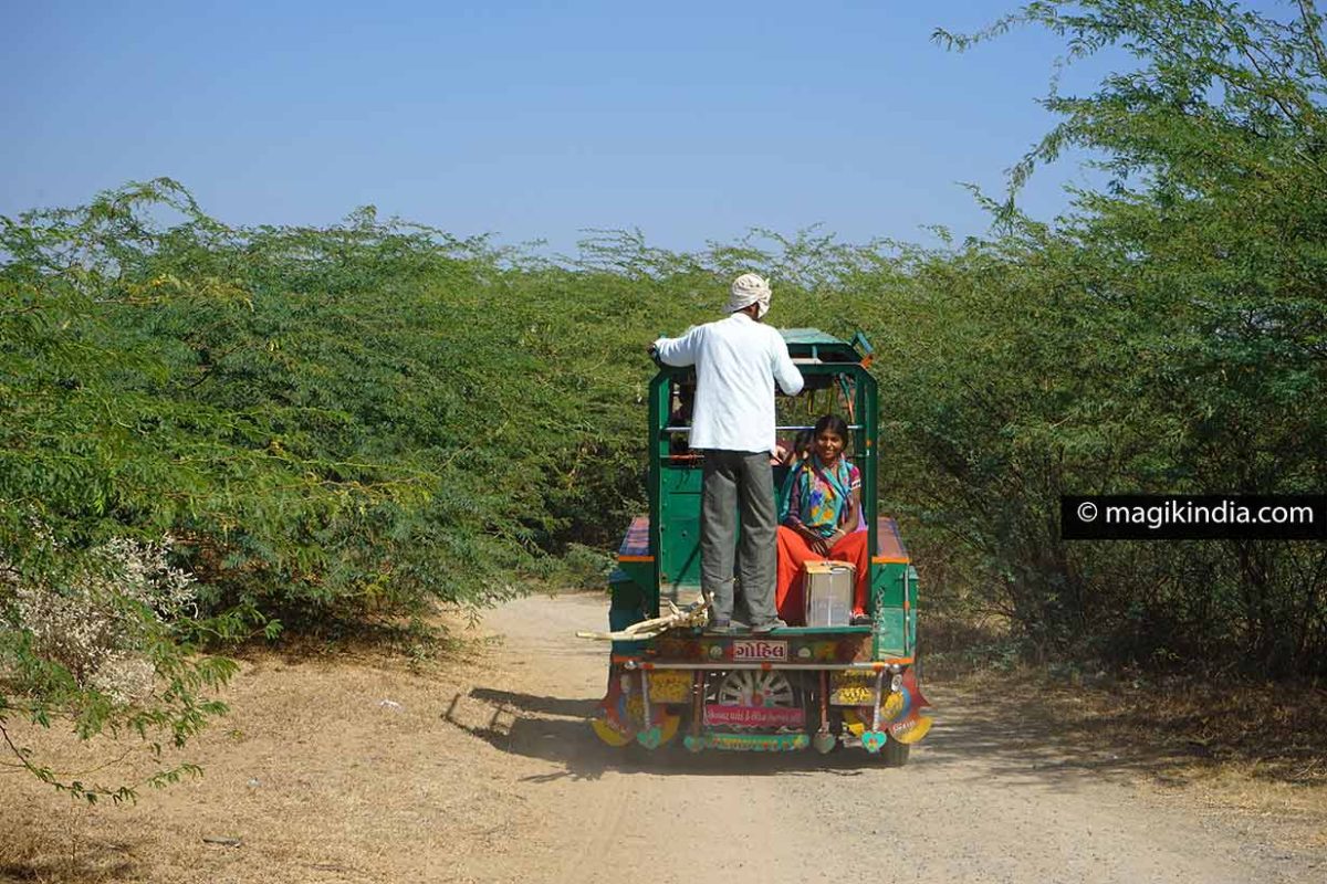 A day at Pingleshwar Mahadev temple - MAGIK INDIA