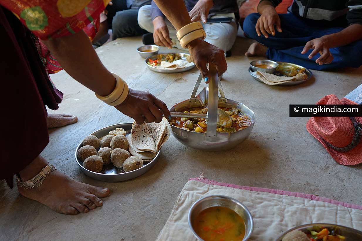 A day at Pingleshwar Mahadev temple - MAGIK INDIA