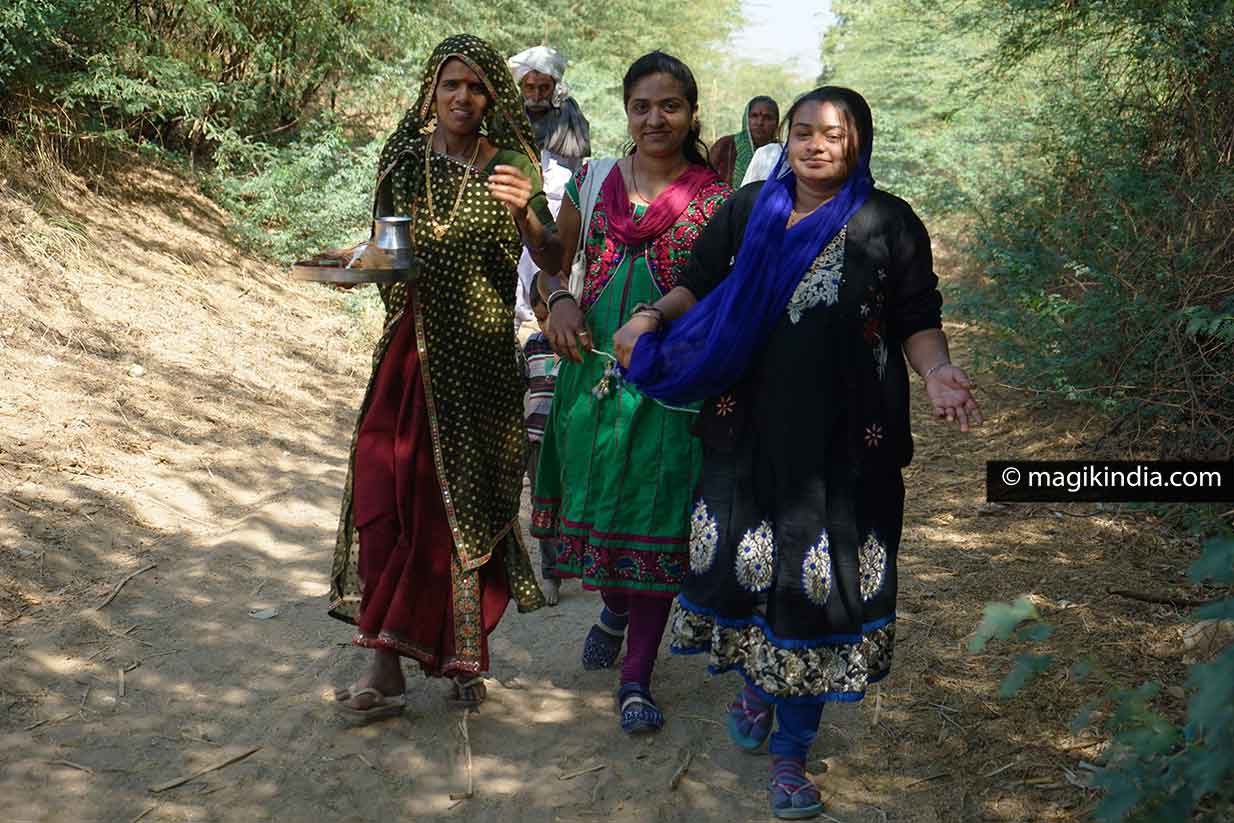 A day at Pingleshwar Mahadev temple - MAGIK INDIA
